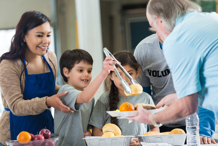 6 health benefits of giving back | health enews